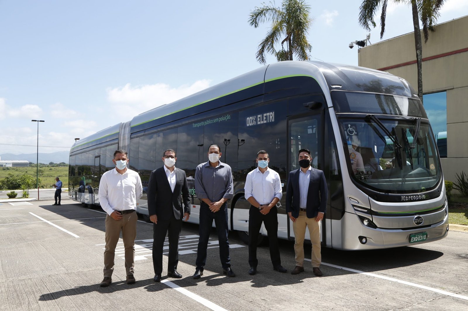 BYD presentó el primer bus articulado 100% eléctrico fabricado en ...