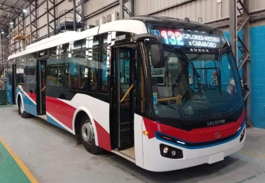 ¡Una pinturita! La Línea 132 ya tiene al Saldivia sobre chasis Volvo ...